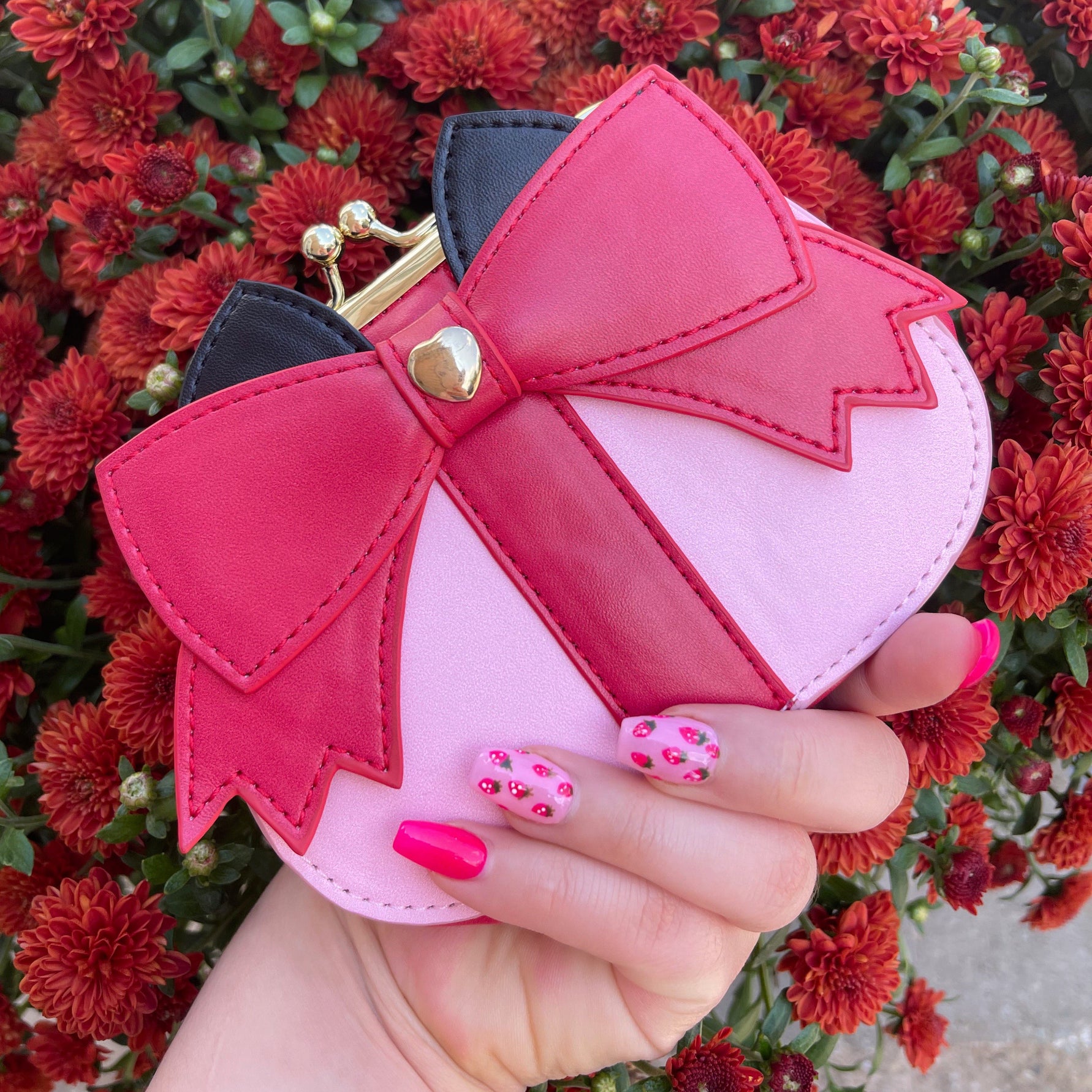 Ichigo Present Bow Coin Purse with Kisslock Opening – Nyahallo